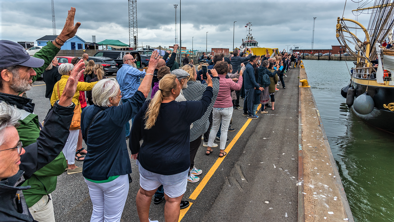 KURSEN SAT – Skoleskibet Georg Stage har sluppet fortøjningerne og ...